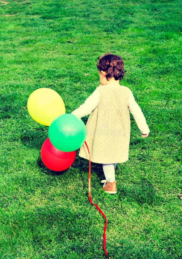 Alleen Kind Die Met Bagage Wachten Stock Foto - Image of koffer ...