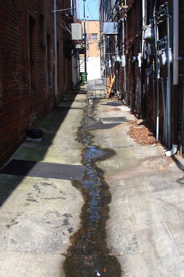 Alley stock image. Image of perspective, lonely, seedy - 10726139