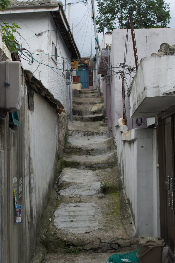 Alley editorial stock image. Image of structure, outdoors - 82432329