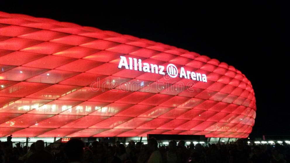 Allianz Arena rot editorial stock image. Image of arena - 96579574