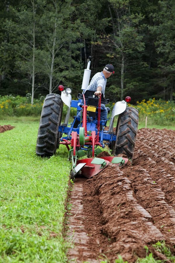 Labourage de la zone image stock. Image du zone, contexte - 24680645