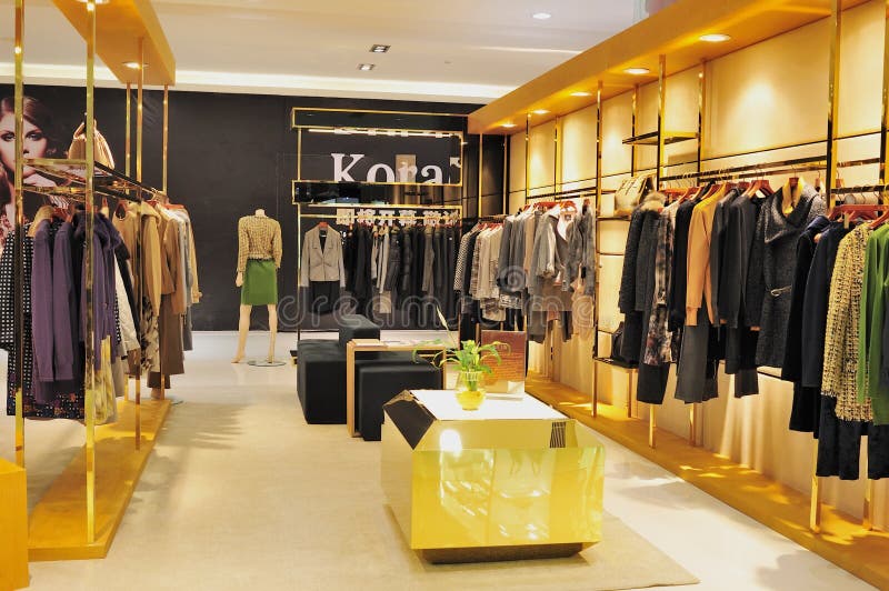 Almacén de la ropa de moda foto editorial. Imagen de cuero - 21701891