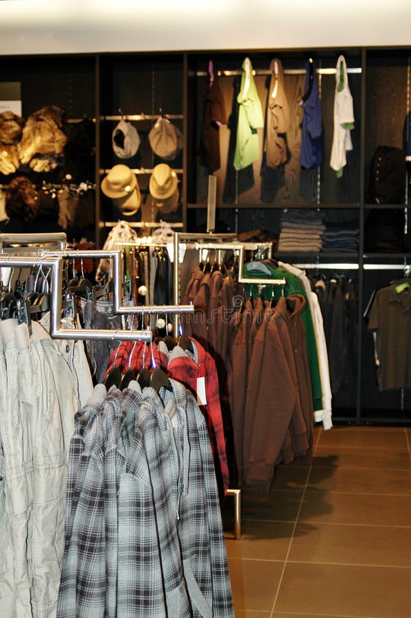 Almacén de ropa imagen de archivo. Imagen de perchas - 16438013