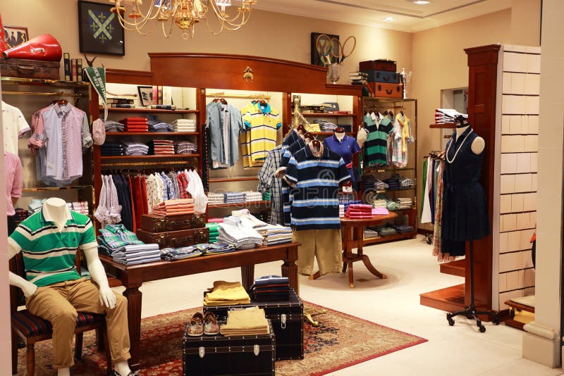 Almacén De Ropa Grande Interior De Las Mujeres Imagen de archivo ...