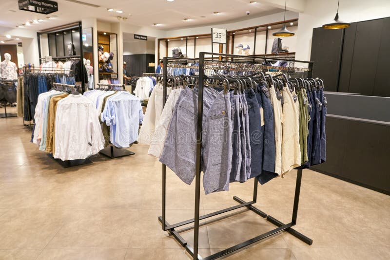 Interior De La Tienda De Zara Foto de archivo editorial - Imagen de ...