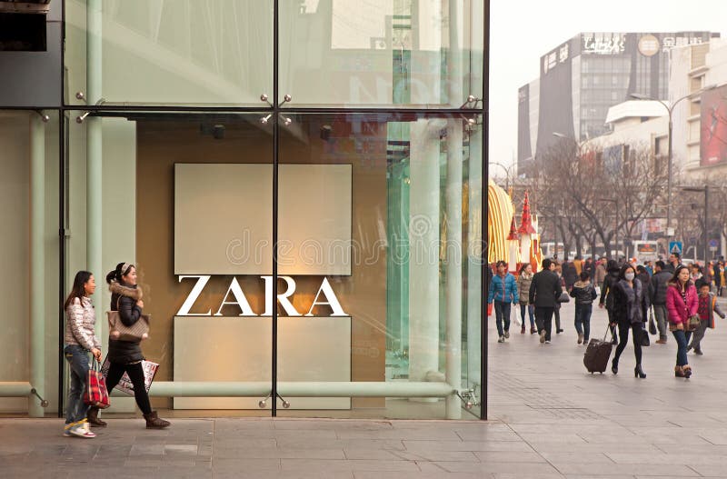 Almacén de Zara fotografía editorial. Imagen de insignia - 43915682