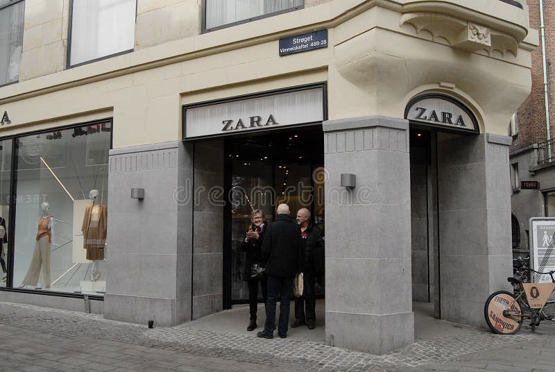 Almacén de Zara foto editorial. Imagen de minorista - 115475986