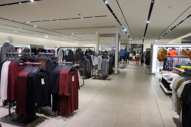 Almacén de Zara fotografía editorial. Imagen de compras - 95591902