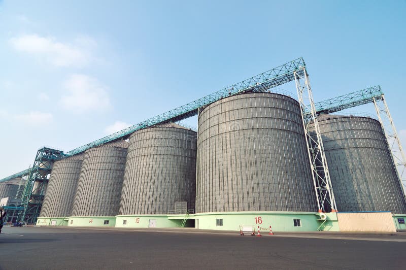 Almacenaje del grano imagen de archivo. Imagen de industria - 22046301