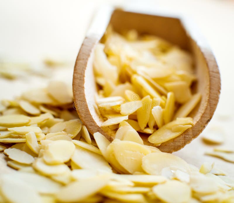 Almendras rebanadas foto de archivo. Imagen de germen - 125777854