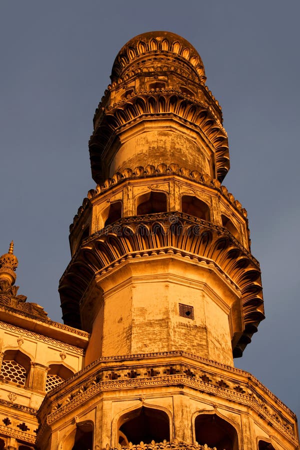 Alminar imagen de archivo. Imagen de recorrido, reloj - 29641021