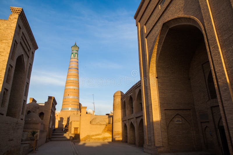 Alminar De Khoja Del Islam En Khiva Imagen de archivo - Imagen de ...