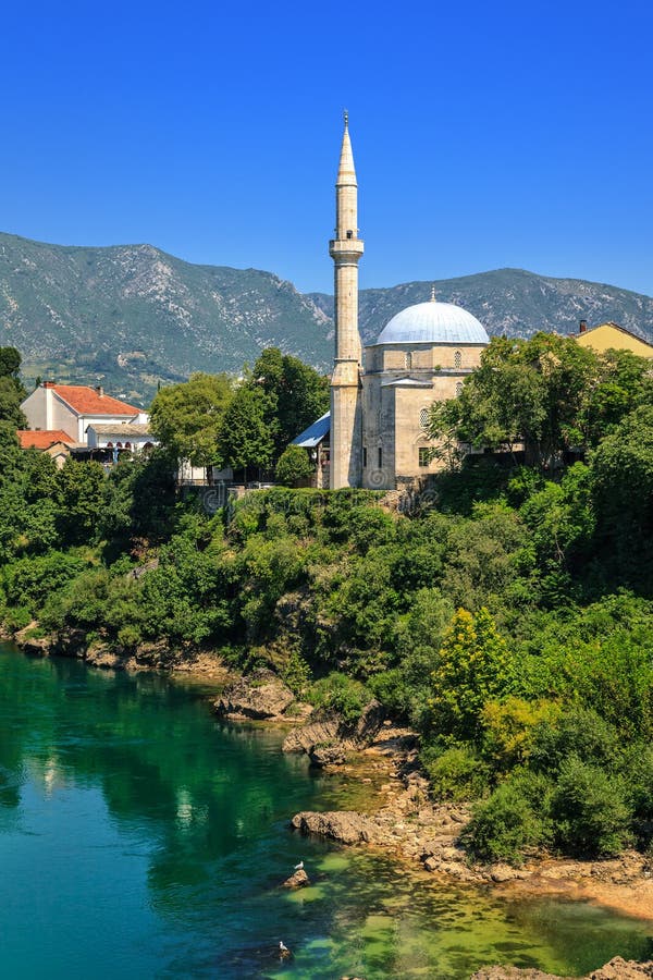 Mezquita Y Alminar En Mostar Foto de archivo - Imagen de cultural ...