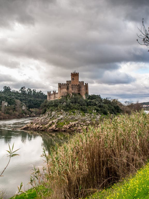 Almorol Con Las Nubes Oscuras Imagen de archivo - Imagen de tagus ...