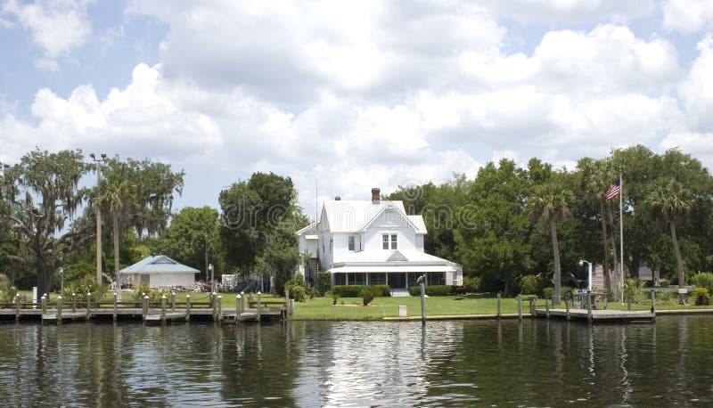 Along the Homosassa River stock image. Image of florida - 15993049