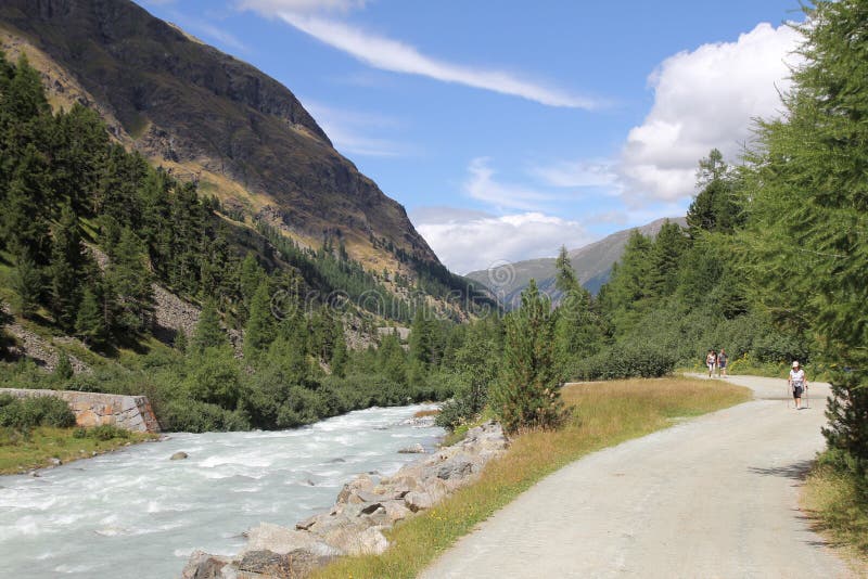 Along val roseg editorial photo. Image of grigioni, alpes - 91496106