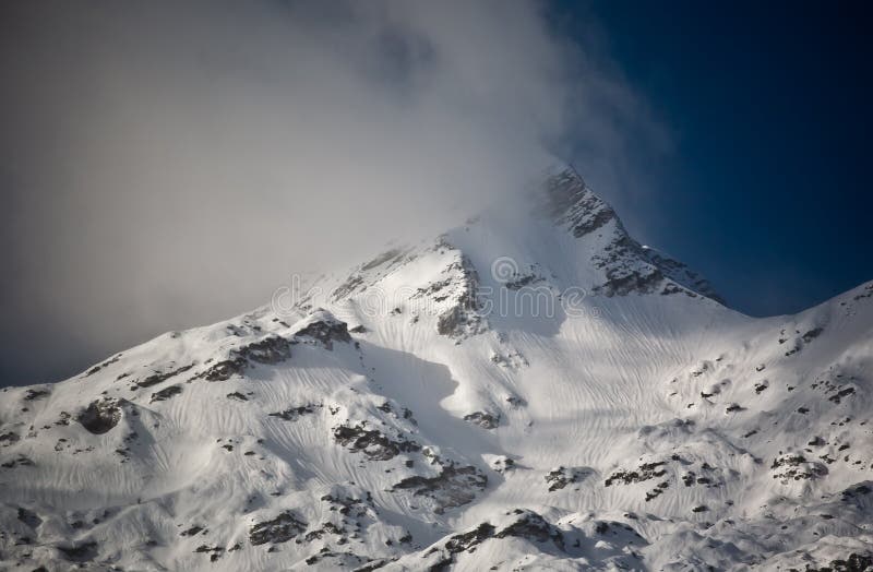 Alpen im Schnee stockfoto. Bild von schönheit, frost - 20454944