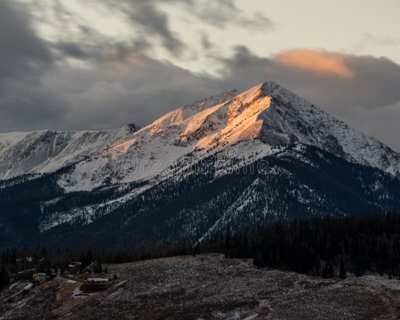 Alpenglow Op De Berg Van Colorado Stock Foto - Image of gloed, colorado ...