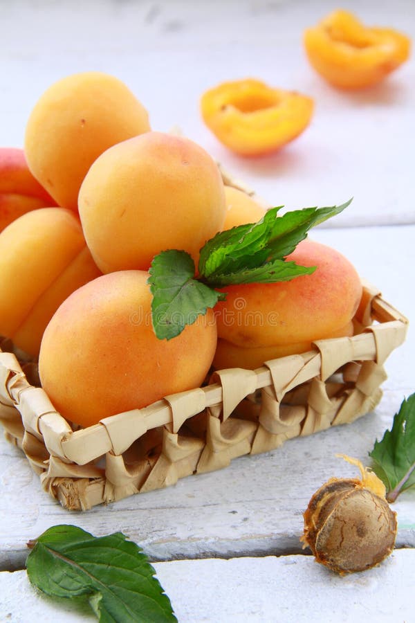 Alperce da fruta do grupo imagem de stock. Imagem de amarelo - 19689587