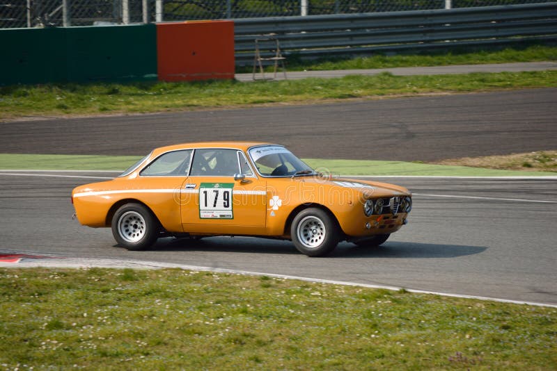 Alpha- Romeo Giulia GTAm 1750 Test 2016 in Monza Redactionele Stock ...