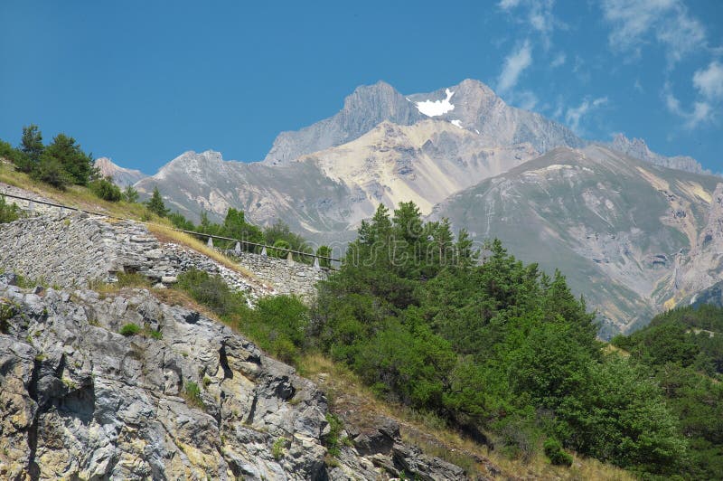 Alpi francesi fotografia stock. Immagine di roccie, francia - 28626250