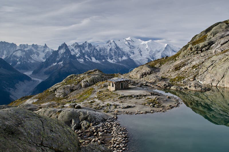 Alpi francesi - Mont Blanc fotografia stock. Immagine di maestoso ...