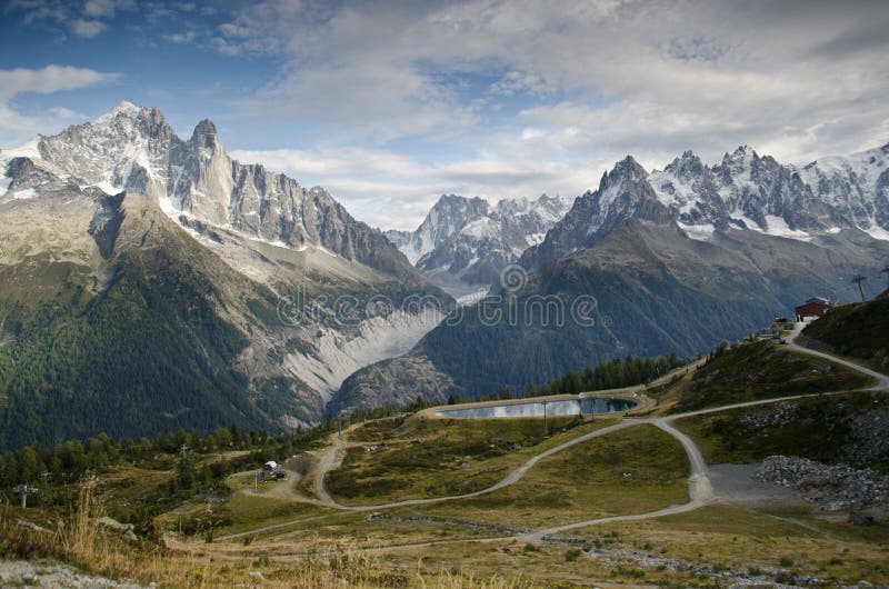 Alpi francesi - Mont Blanc fotografia stock. Immagine di alpino - 27442972