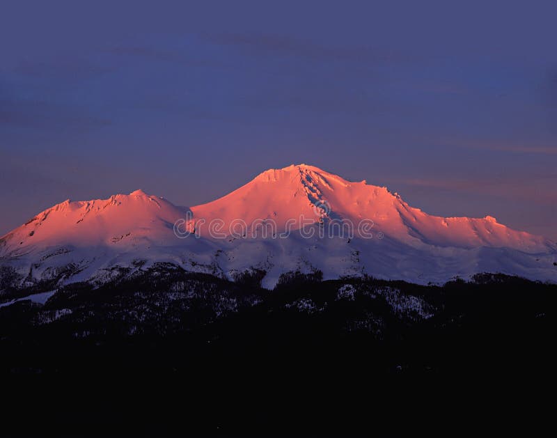 Alpine Glow Sunset on Mt Shasta Stock Image - Image of range, alpine ...