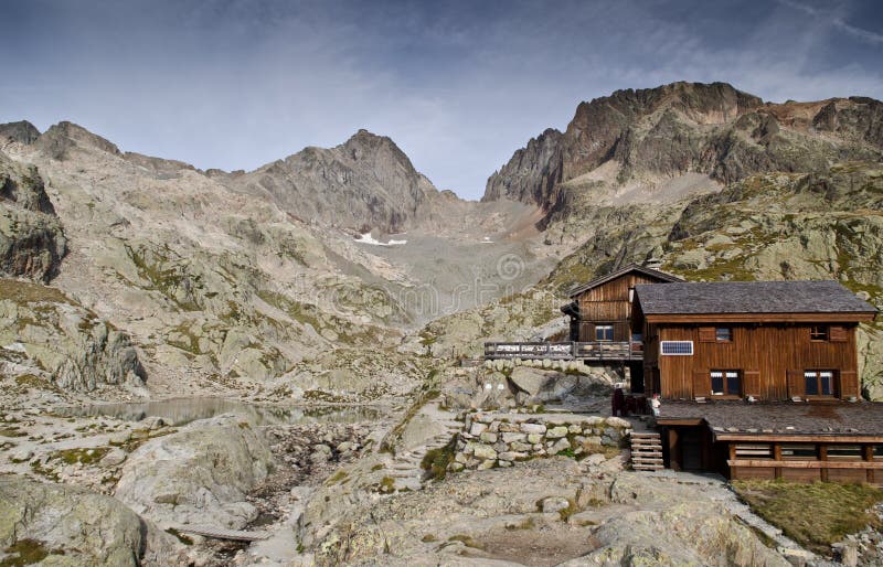 Alpine refuge hut stock image. Image of sightseeing, refuge - 27182325