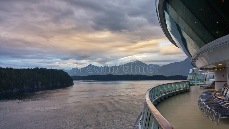 Alsakan Innerhalb Des Durchganges Von Der Kreuzfahrt-Plattform ...