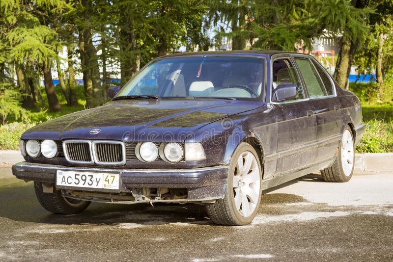 Alt-Auto BMW 7 Reihe redaktionelles stockfotografie. Bild von ...
