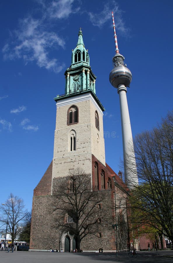 Alt und neu in Berlin stockbild. Bild von kontrast, fernsehen - 2359093