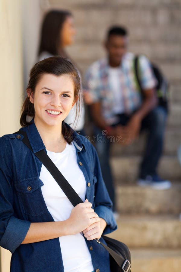 122,679 Colegiala Atractiva Fotos de stock - Fotos libres de regalías ...