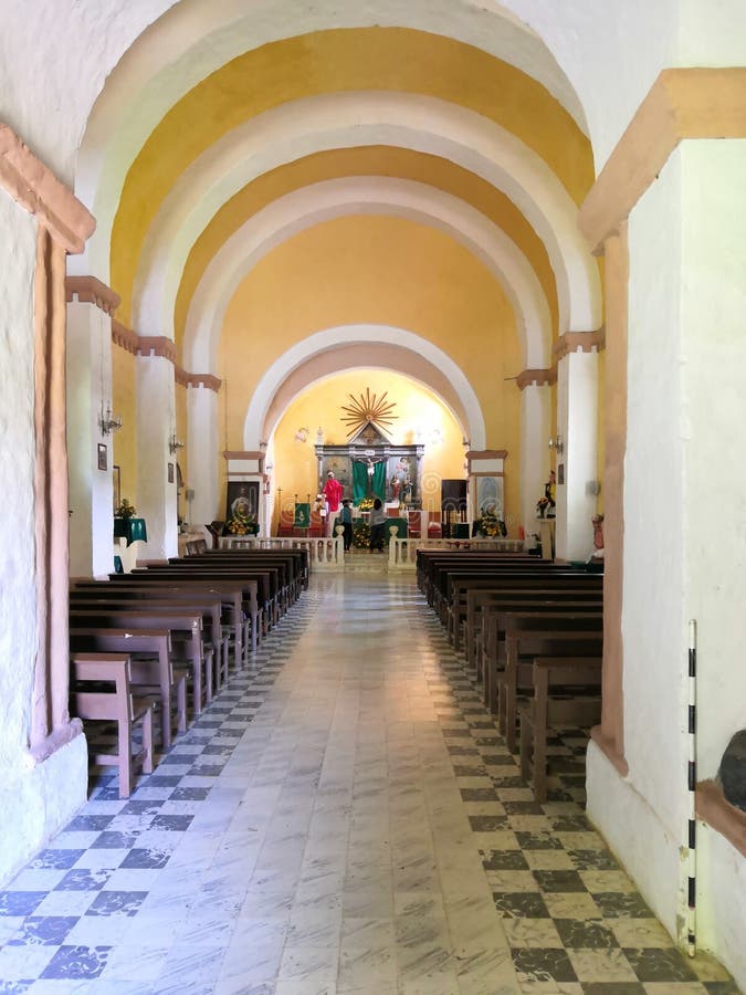Altar católico foto de archivo. Imagen de bóveda, iglesias - 10403510