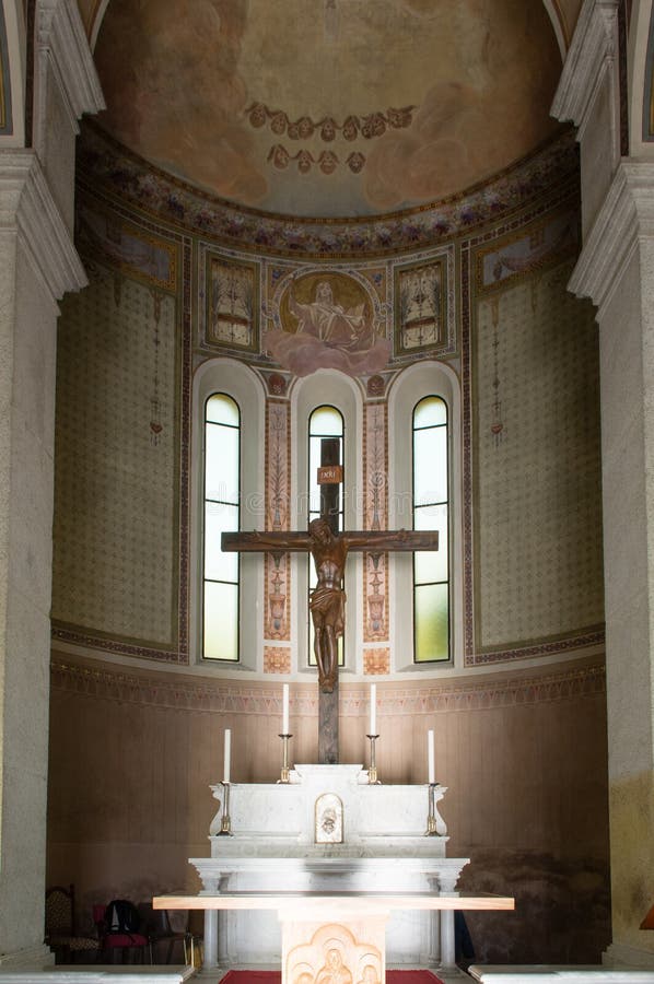 Altar with Jesus crucified stock image. Image of religion - 39849593