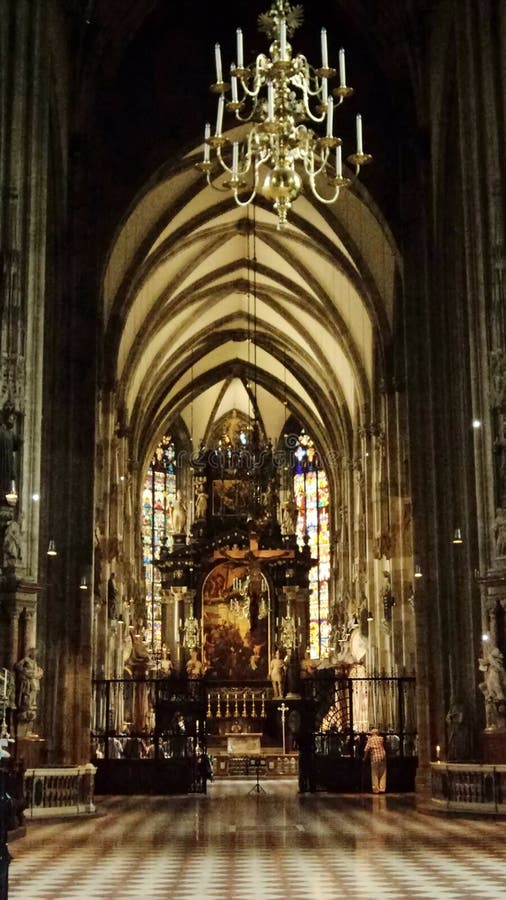 Altar in Stephansdom editorial photography. Image of austria - 116769457