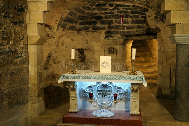 Altare i grottan redaktionell arkivbild. Bild av tabell - 117948032