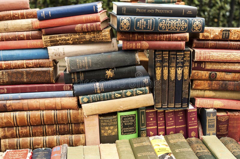 Alte Bücher redaktionelles stockfotografie. Bild von weinlese - 28605227