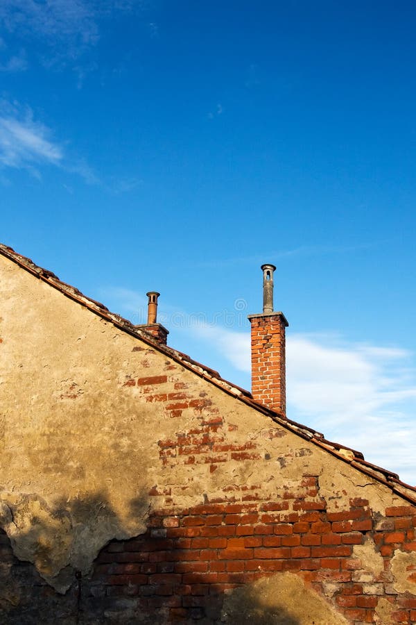 Alte Backsteinmauern Und Kamine Stockbild - Bild von aufbau, kamin ...