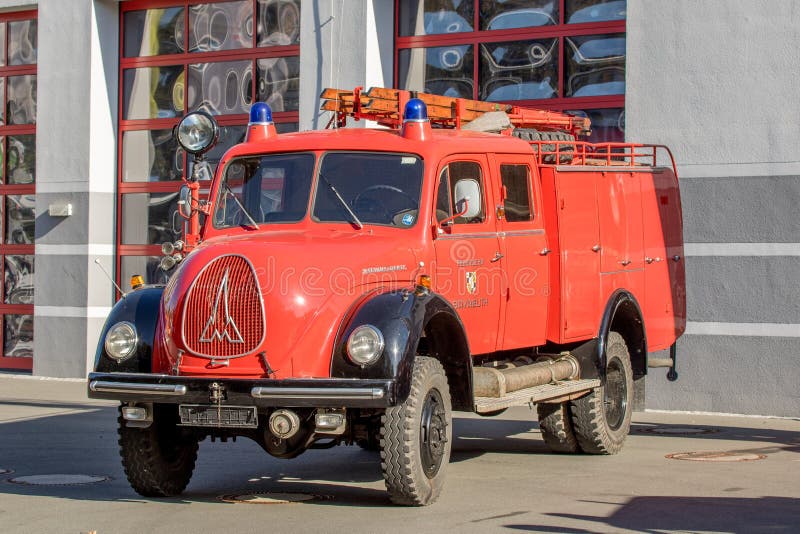 Alte Deutsche Feuerwehr Motor- Magirus Deutz Redaktionelles Stockfoto ...