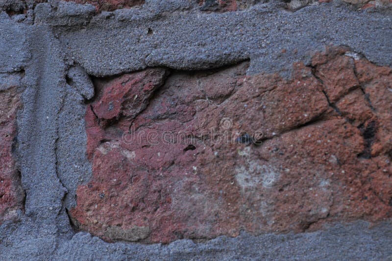 Alte gebrochene rote Mauer stockbild. Bild von gebrochen - 162408769