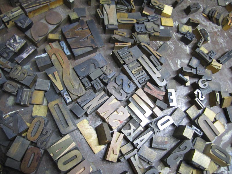 Alte gesetzte Zeichen stockfoto. Bild von schrägfläche - 15245774