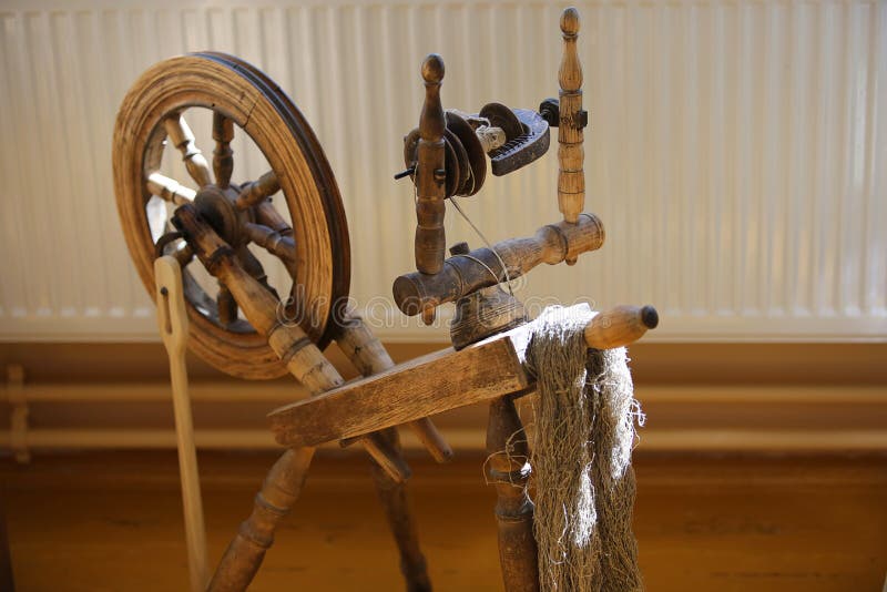 Die Alte Und Alte Spindel In Einem Raum Stockbild - Bild von holz ...