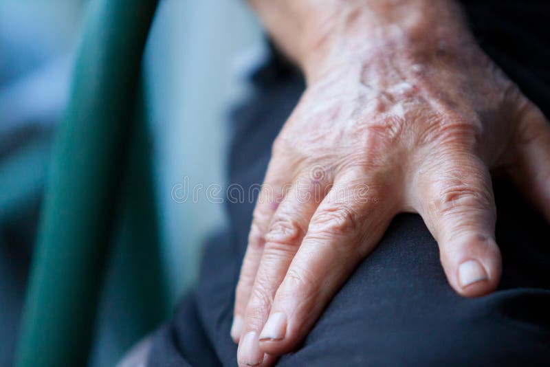 Alte Hand stockfoto. Bild von ältestes, knicken, verwittert - 23951146