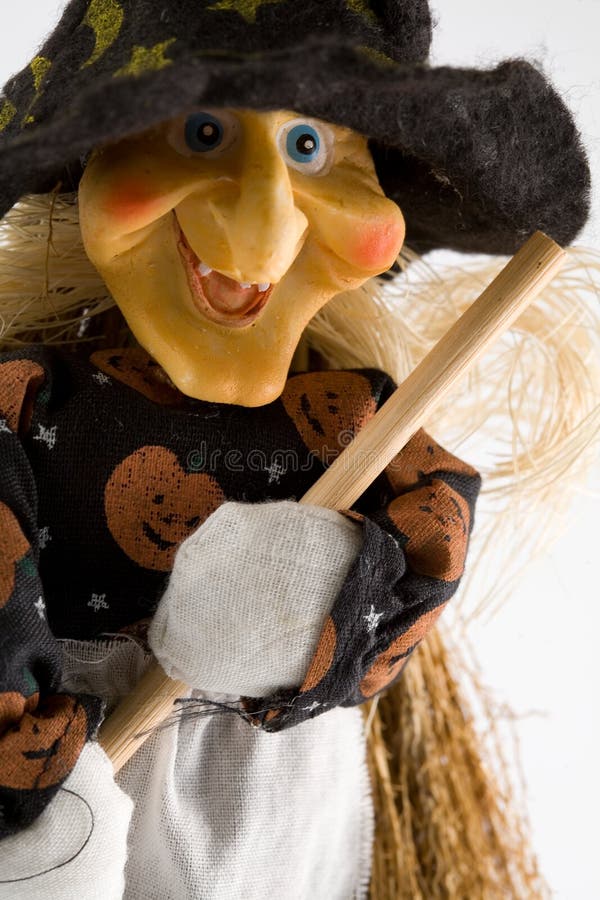 Alte Hexe mit Broomstick stockbild. Bild von kostüm, spielzeug - 10916369