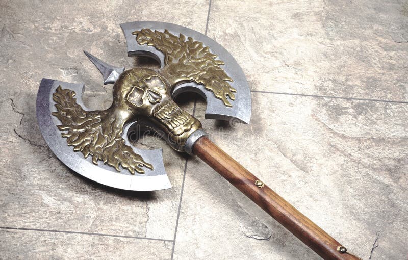 Mittelalterliche Streitaxt Lokalisiert Stockbild - Bild von ritter ...