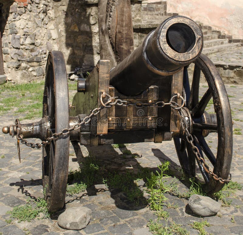 Alte Kanone Auf Einer Lafette Stockbild - Bild von waffe, weinlese ...