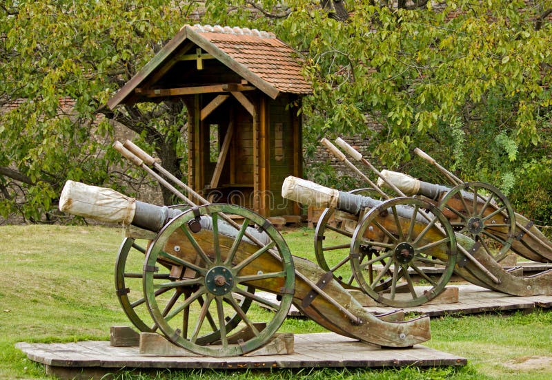 Alte Kanonen stockfoto. Bild von schlachtfeld, kanone - 20074088