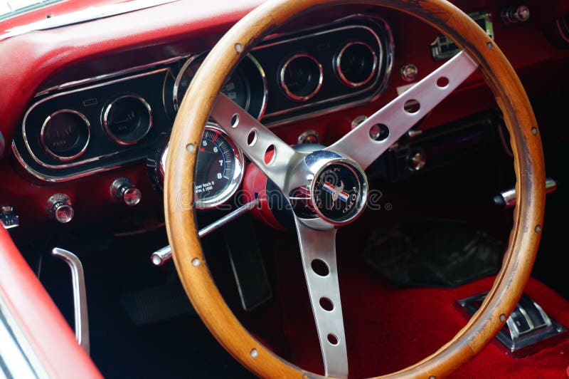 Alte Klassische Rote Autoeinlassdetails Redaktionelles Stockbild - Bild ...