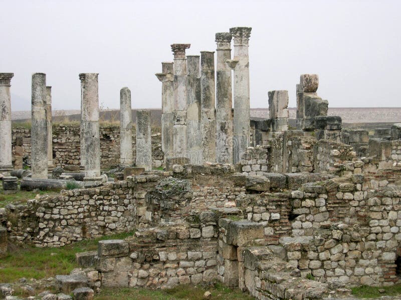 Alte Kolonnade stockbild. Bild von reise, luft, museum - 148873